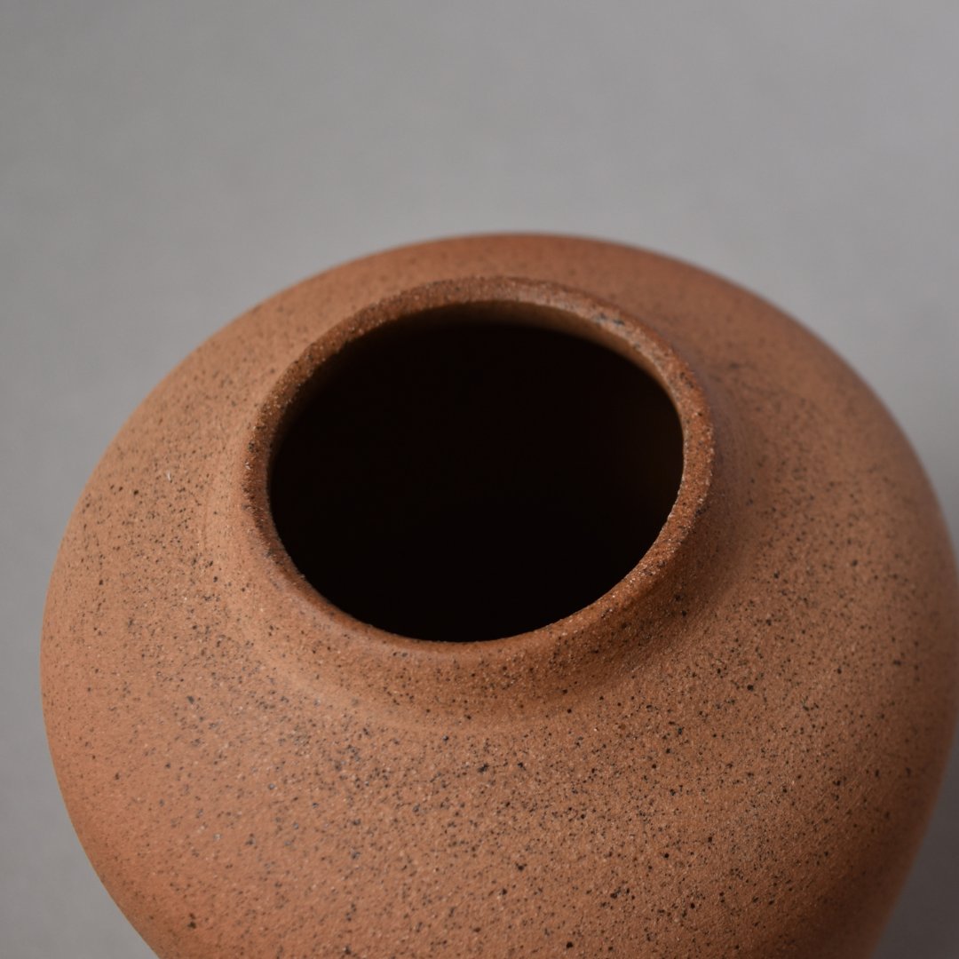 Toasty vase – Kate Stevens Ceramics